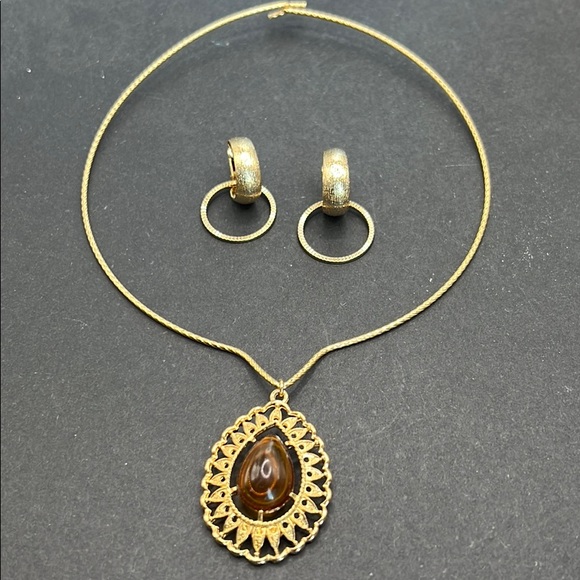 Sarah Coventry | Jewelry | Vintage Sarah Cov Amber Necklace Hoop ...
